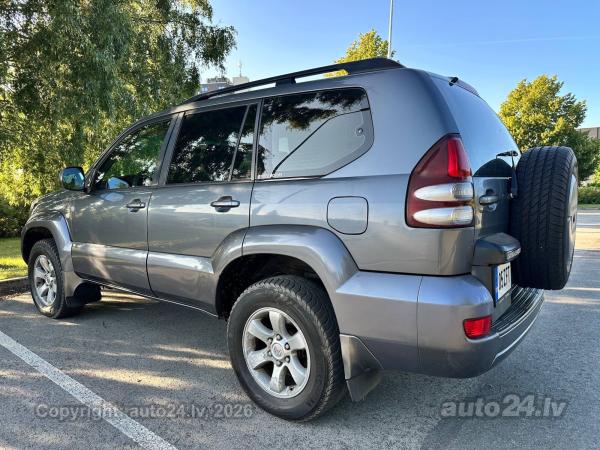 Pelēks Toyota Land Cruiser 2004 Tallina, ar dzinēja tilpumu 3.00 L un nobraukumu 323 tūkst. km par 5999 €, foto 7 vietnē AUTOMOTO.COM.LV