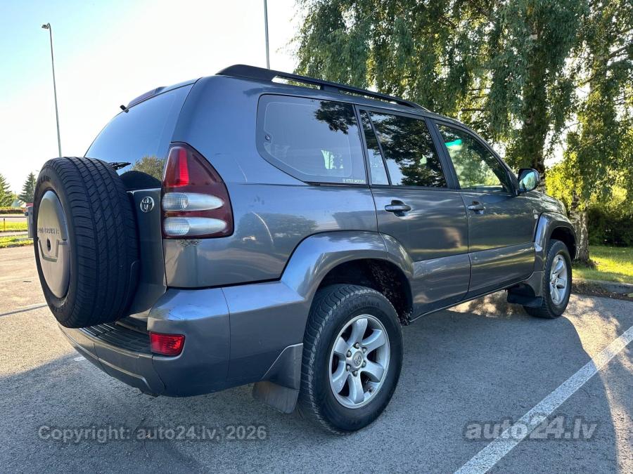 Pelēks Toyota Land Cruiser 2004 Tallina, ar dzinēja tilpumu 3.00 L un nobraukumu 323 tūkst. km par 5999 €, foto 8 vietnē AUTOMOTO.COM.LV