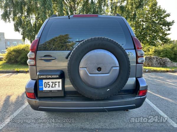 Pelēks Toyota Land Cruiser 2004 Tallina, ar dzinēja tilpumu 3.00 L un nobraukumu 323 tūkst. km par 5999 €, foto 9 vietnē AUTOMOTO.COM.LV
