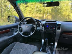Pelēks Toyota Land Cruiser 2004 Tallina, ar dzinēja tilpumu 3.00 L un nobraukumu 323 tūkst. km par 5999 €, foto 10 vietnē AUTOMOTO.COM.LV