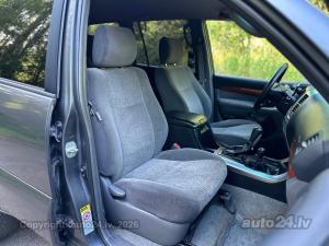 Pelēks Toyota Land Cruiser 2004 Tallina, ar dzinēja tilpumu 3.00 L un nobraukumu 323 tūkst. km par 5999 €, foto 12 vietnē AUTOMOTO.COM.LV