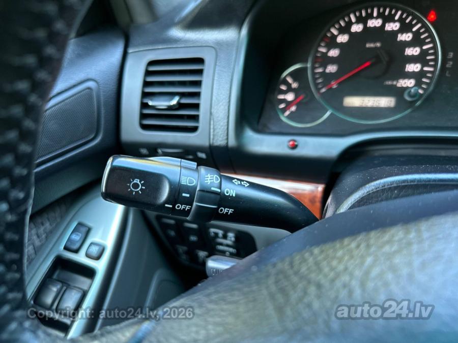 Pelēks Toyota Land Cruiser 2004 Tallina, ar dzinēja tilpumu 3.00 L un nobraukumu 323 tūkst. km par 5999 €, foto 17 vietnē AUTOMOTO.COM.LV