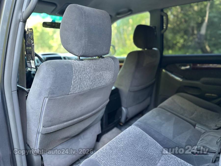Pelēks Toyota Land Cruiser 2004 Tallina, ar dzinēja tilpumu 3.00 L un nobraukumu 323 tūkst. km par 5999 €, foto 25 vietnē AUTOMOTO.COM.LV