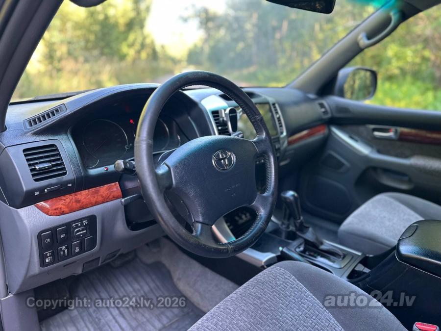 Pelēks Toyota Land Cruiser 2004 Tallina, ar dzinēja tilpumu 3.00 L un nobraukumu 323 tūkst. km par 5999 €, foto 27 vietnē AUTOMOTO.COM.LV