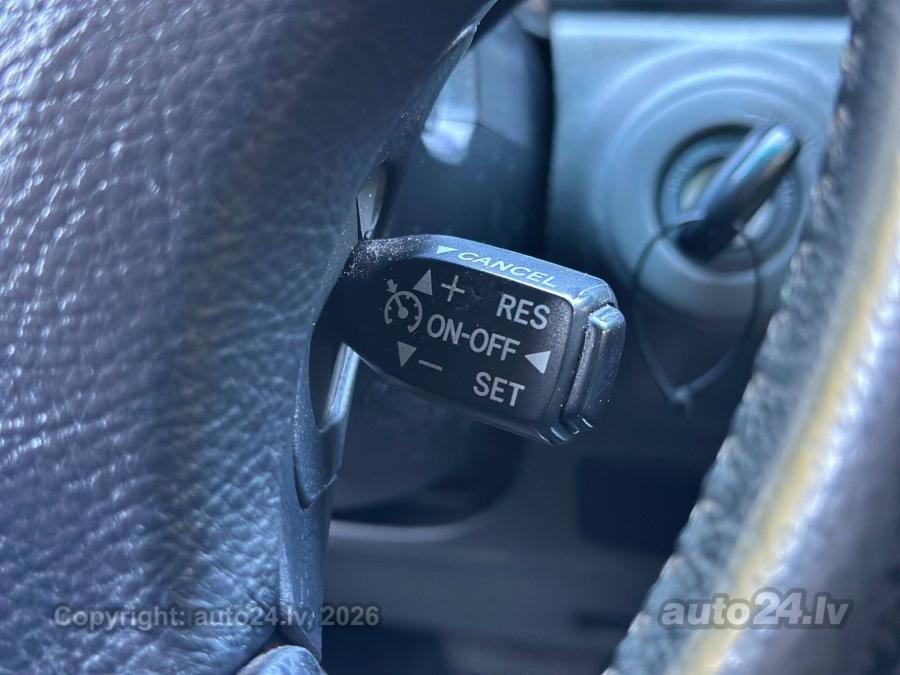 Pelēks Toyota Land Cruiser 2004 Tallina, ar dzinēja tilpumu 3.00 L un nobraukumu 323 tūkst. km par 5999 €, foto 28 vietnē AUTOMOTO.COM.LV