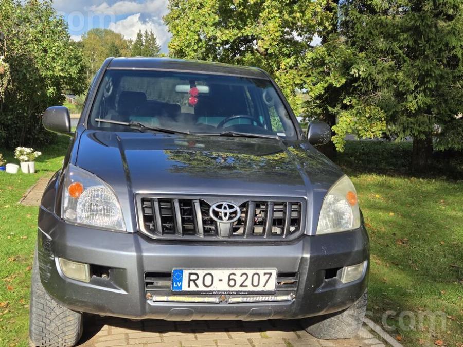 Pelēks Toyota Land Cruiser 2004 Rīga, ar dzinēja tilpumu 3.00 L un nobraukumu 328 tūkst. km par 8500 €, foto 1 vietnē AUTOMOTO.COM.LV