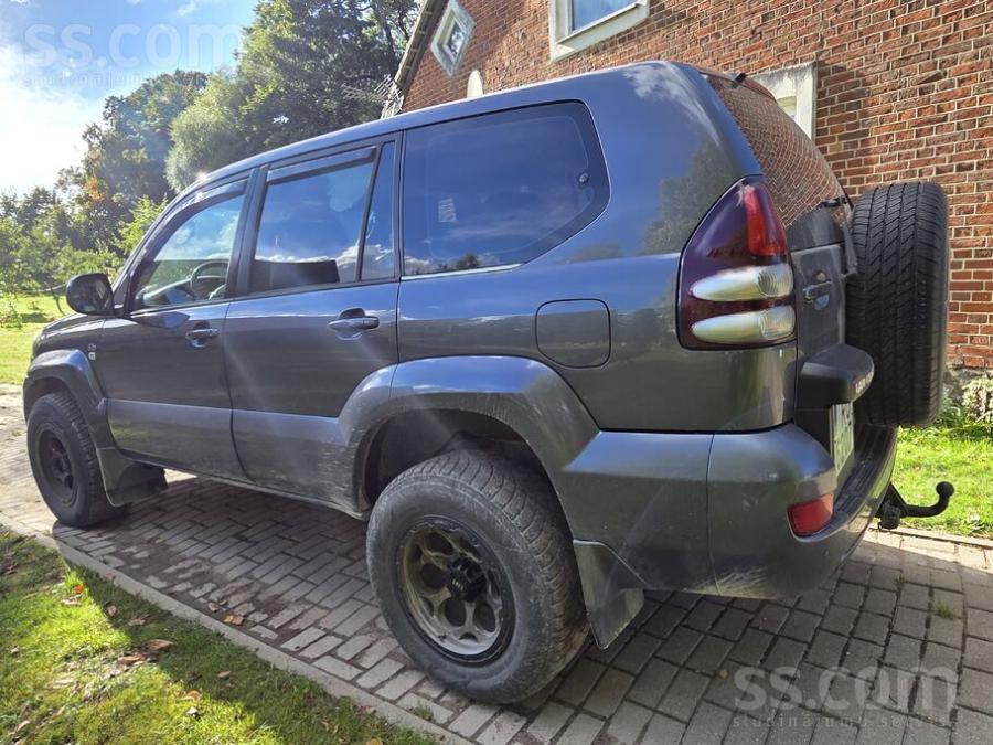 Pelēks Toyota Land Cruiser 2004 Rīga, ar dzinēja tilpumu 3.00 L un nobraukumu 328 tūkst. km par 8500 €, foto 4 vietnē AUTOMOTO.COM.LV