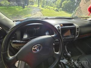 Pelēks Toyota Land Cruiser 2004 Rīga, ar dzinēja tilpumu 3.00 L un nobraukumu 328 tūkst. km par 8500 €, foto 7 vietnē AUTOMOTO.COM.LV