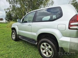 Pelēks Toyota Land Cruiser 2004 Rīga, ar dzinēja tilpumu 3.00 L un nobraukumu 268 tūkst. km par 6800 €, foto 4 vietnē AUTOMOTO.COM.LV
