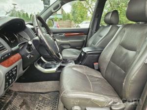 Pelēks Toyota Land Cruiser 2004 Rīga, ar dzinēja tilpumu 3.00 L un nobraukumu 268 tūkst. km par 6800 €, foto 7 vietnē AUTOMOTO.COM.LV