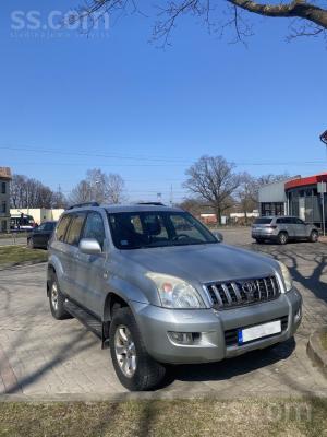 Grey Toyota Land Cruiser 2005 in Riga, with an engine capacity of 3.00 L and mileage of 261 thousand km for 21500 €, photo 1 on AUTOMOTO.COM.LV