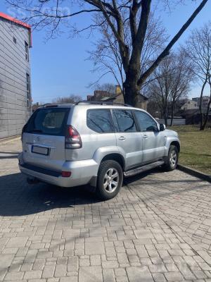 Grey Toyota Land Cruiser 2005 in Riga, with an engine capacity of 3.00 L and mileage of 261 thousand km for 21500 €, photo 2 on AUTOMOTO.COM.LV