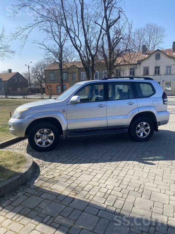 Pelēks Toyota Land Cruiser 2005 Rīga, ar dzinēja tilpumu 3.00 L un nobraukumu 261 tūkst. km par 7700 €, foto 4 vietnē AUTOMOTO.COM.LV