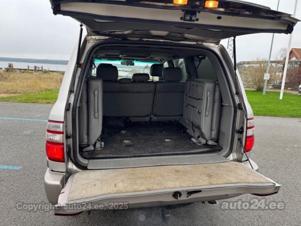 Pelēks Toyota Land Cruiser 2005 Tallina, ar dzinēja tilpumu 4.20 L un nobraukumu 0 tūkst. km par 12400 €, foto 11 vietnē AUTOMOTO.COM.LV