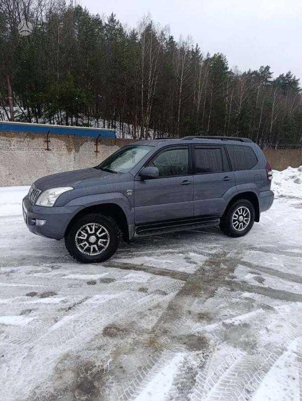 Pelēks Toyota Land Cruiser 2005 Viļņa, ar dzinēja tilpumu 2.98 L un nobraukumu 440 tūkst. km par 9500 €, foto 2 vietnē AUTOMOTO.COM.LV