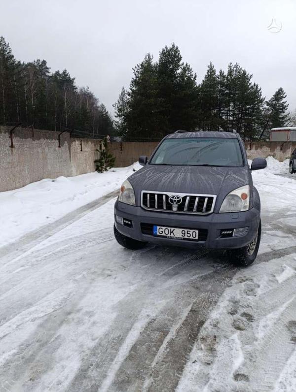 Pelēks Toyota Land Cruiser 2005 Viļņa, ar dzinēja tilpumu 2.98 L un nobraukumu 440 tūkst. km par 9500 €, foto 3 vietnē AUTOMOTO.COM.LV
