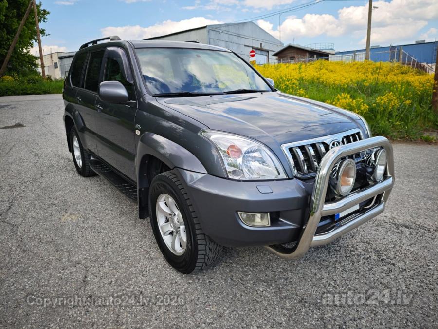 Pelēks Toyota Land Cruiser 2005 Tallina, ar dzinēja tilpumu 3.00 L un nobraukumu 370 tūkst. km par 8499 €, foto 5 vietnē AUTOMOTO.COM.LV
