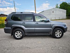 Pelēks Toyota Land Cruiser 2005 Tallina, ar dzinēja tilpumu 3.00 L un nobraukumu 370 tūkst. km par 8499 €, foto 6 vietnē AUTOMOTO.COM.LV