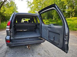 Pelēks Toyota Land Cruiser 2005 Tallina, ar dzinēja tilpumu 3.00 L un nobraukumu 370 tūkst. km par 8499 €, foto 8 vietnē AUTOMOTO.COM.LV
