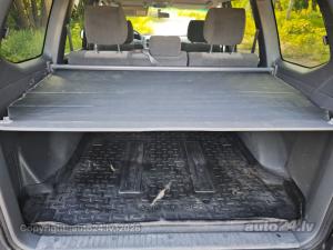 Pelēks Toyota Land Cruiser 2005 Tallina, ar dzinēja tilpumu 3.00 L un nobraukumu 370 tūkst. km par 8499 €, foto 9 vietnē AUTOMOTO.COM.LV