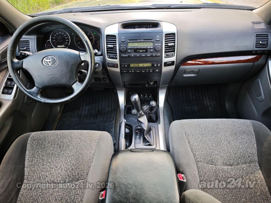 Pelēks Toyota Land Cruiser 2005 Tallina, ar dzinēja tilpumu 3.00 L un nobraukumu 370 tūkst. km par 8499 €, foto 11 vietnē AUTOMOTO.COM.LV