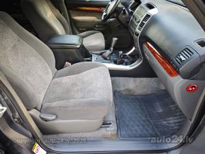 Pelēks Toyota Land Cruiser 2005 Tallina, ar dzinēja tilpumu 3.00 L un nobraukumu 370 tūkst. km par 8499 €, foto 12 vietnē AUTOMOTO.COM.LV