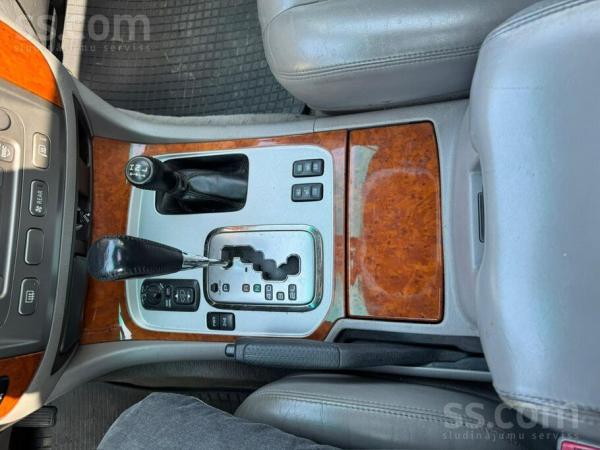 Pelēks Toyota Land Cruiser 2005 Rīga, ar dzinēja tilpumu 4.20 L un nobraukumu 0 tūkst. km par 21500 €, foto 9 vietnē AUTOMOTO.COM.LV