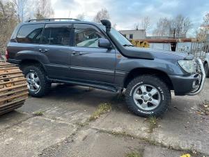 Pelēks Toyota Land Cruiser 2005 Rīga, ar dzinēja tilpumu 4.20 L un nobraukumu 0 tūkst. km par 21500 €, foto 3 vietnē AUTOMOTO.COM.LV