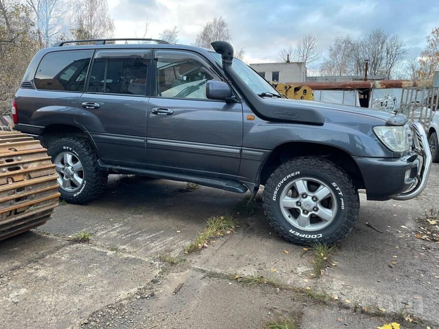 Pelēks Toyota Land Cruiser 2005 Rīga, ar dzinēja tilpumu 4.20 L un nobraukumu 0 tūkst. km par 21500 €, foto 3 vietnē AUTOMOTO.COM.LV