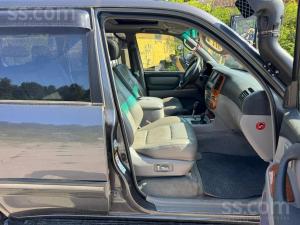 Pelēks Toyota Land Cruiser 2005 Rīga, ar dzinēja tilpumu 4.20 L un nobraukumu 0 tūkst. km par 21500 €, foto 4 vietnē AUTOMOTO.COM.LV