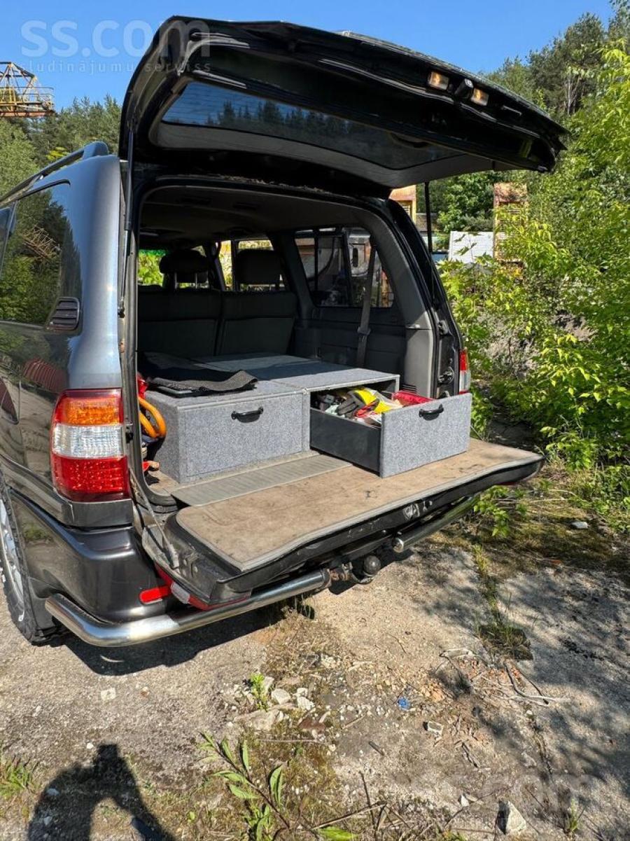 Pelēks Toyota Land Cruiser 2005 Rīga, ar dzinēja tilpumu 4.20 L un nobraukumu 0 tūkst. km par 21500 €, foto 5 vietnē AUTOMOTO.COM.LV