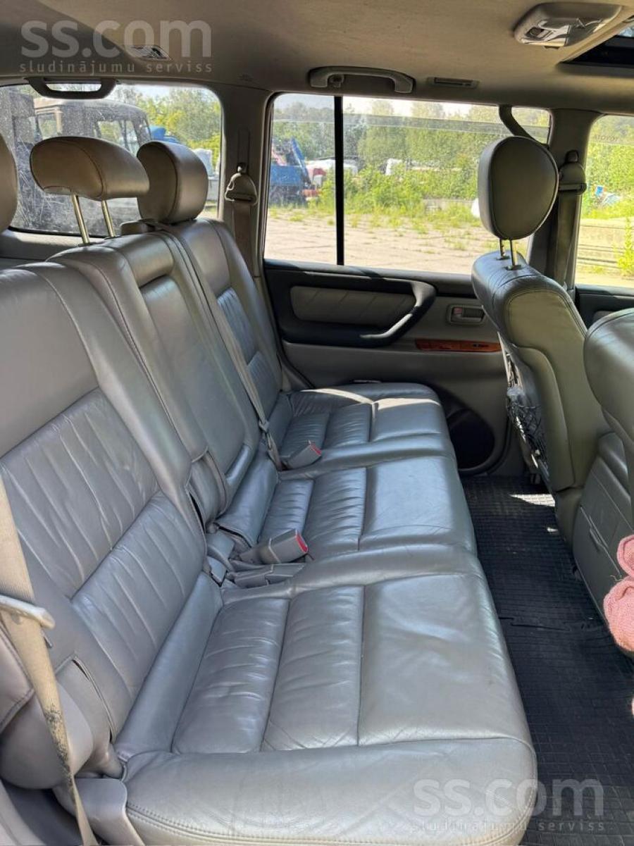 Pelēks Toyota Land Cruiser 2005 Rīga, ar dzinēja tilpumu 4.20 L un nobraukumu 0 tūkst. km par 21500 €, foto 6 vietnē AUTOMOTO.COM.LV