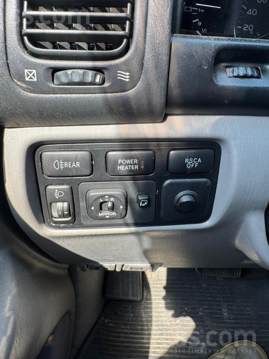 Pelēks Toyota Land Cruiser 2005 Rīga, ar dzinēja tilpumu 4.20 L un nobraukumu 0 tūkst. km par 21500 €, foto 9 vietnē AUTOMOTO.COM.LV