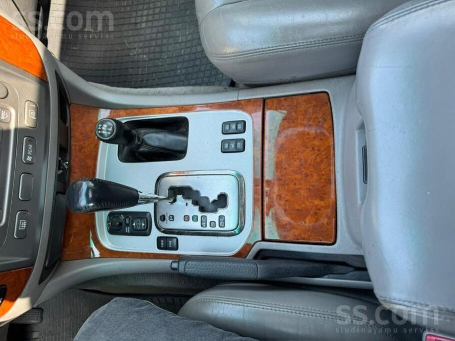 Pelēks Toyota Land Cruiser 2005 Rīga, ar dzinēja tilpumu 4.20 L un nobraukumu 0 tūkst. km par 21500 €, foto 10 vietnē AUTOMOTO.COM.LV