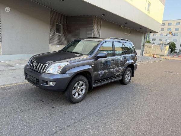 Pelēks Toyota Land Cruiser 2005 Viļņa, ar dzinēja tilpumu 2.98 L un nobraukumu 235 tūkst. km par 6900 €, foto 3 vietnē AUTOMOTO.COM.LV