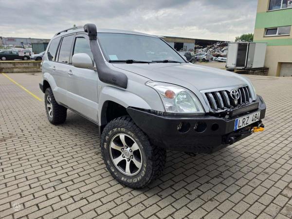 Pelēks Toyota Land Cruiser 2005 Tauragė, ar dzinēja tilpumu 2.98 L un nobraukumu 416 tūkst. km par 9000 €, foto 3 vietnē AUTOMOTO.COM.LV