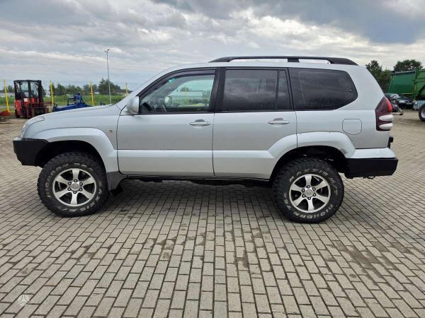 Pelēks Toyota Land Cruiser 2005 Tauragė, ar dzinēja tilpumu 2.98 L un nobraukumu 416 tūkst. km par 9000 €, foto 8 vietnē AUTOMOTO.COM.LV