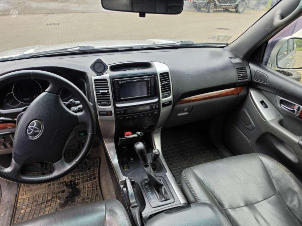 Pelēks Toyota Land Cruiser 2005 Tauragė, ar dzinēja tilpumu 2.98 L un nobraukumu 416 tūkst. km par 9000 €, foto 9 vietnē AUTOMOTO.COM.LV