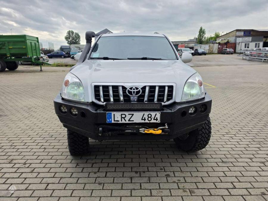 Pelēks Toyota Land Cruiser 2005 Tauragė, ar dzinēja tilpumu 2.98 L un nobraukumu 416 tūkst. km par 9000 €, foto 3 vietnē AUTOMOTO.COM.LV