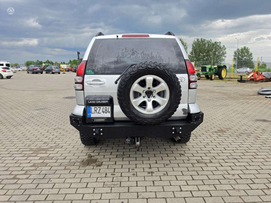 Pelēks Toyota Land Cruiser 2005 Tauragė, ar dzinēja tilpumu 2.98 L un nobraukumu 416 tūkst. km par 9000 €, foto 7 vietnē AUTOMOTO.COM.LV