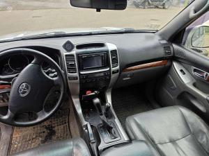 Pelēks Toyota Land Cruiser 2005 Tauragė, ar dzinēja tilpumu 2.98 L un nobraukumu 416 tūkst. km par 9000 €, foto 10 vietnē AUTOMOTO.COM.LV