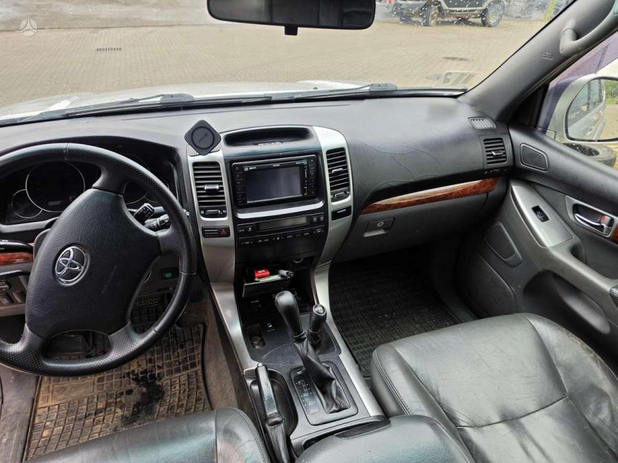 Pelēks Toyota Land Cruiser 2005 Tauragė, ar dzinēja tilpumu 2.98 L un nobraukumu 416 tūkst. km par 9000 €, foto 10 vietnē AUTOMOTO.COM.LV