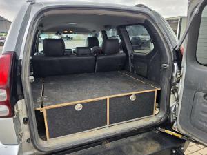 Pelēks Toyota Land Cruiser 2005 Tauragė, ar dzinēja tilpumu 2.98 L un nobraukumu 416 tūkst. km par 9000 €, foto 12 vietnē AUTOMOTO.COM.LV