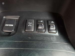 Pelēks Toyota Land Cruiser 2005 Tauragė, ar dzinēja tilpumu 2.98 L un nobraukumu 416 tūkst. km par 9000 €, foto 14 vietnē AUTOMOTO.COM.LV