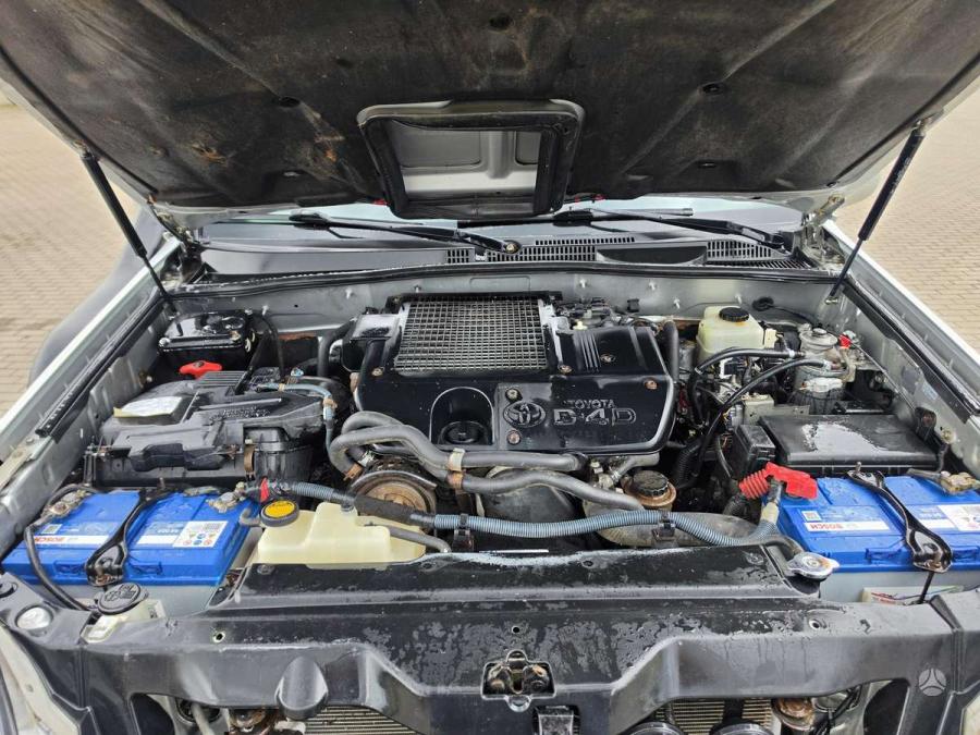 Pelēks Toyota Land Cruiser 2005 Tauragė, ar dzinēja tilpumu 2.98 L un nobraukumu 416 tūkst. km par 9000 €, foto 15 vietnē AUTOMOTO.COM.LV