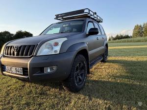 Grey Toyota Land Cruiser 2005 in Vilnius, with an engine capacity of 2.98 L and mileage of 423 thousand km for 10750 €, photo  on AUTOMOTO.COM.LV