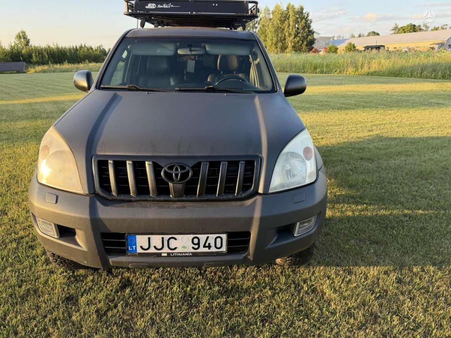 Pelēks Toyota Land Cruiser 2005 Viļņa, ar dzinēja tilpumu 2.98 L un nobraukumu 423 tūkst. km par 10750 €, foto 4 vietnē AUTOMOTO.COM.LV