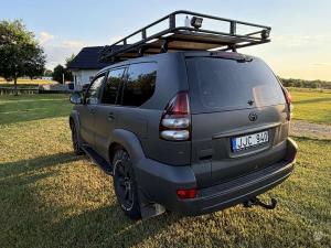 Pelēks Toyota Land Cruiser 2005 Viļņa, ar dzinēja tilpumu 2.98 L un nobraukumu 423 tūkst. km par 10750 €, foto 7 vietnē AUTOMOTO.COM.LV