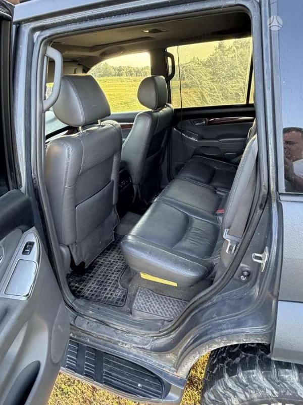 Grey Toyota Land Cruiser 2005 in Vilnius, with an engine capacity of 2.98 L and mileage of 423 thousand km for 10750 €, photo 7 on AUTOMOTO.COM.LV