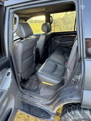 Pelēks Toyota Land Cruiser 2005 Viļņa, ar dzinēja tilpumu 2.98 L un nobraukumu 423 tūkst. km par 10750 €, foto 8 vietnē AUTOMOTO.COM.LV